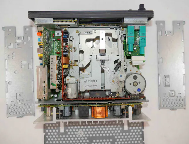 The 1992 Honda Radio Teardown | Electronic Design